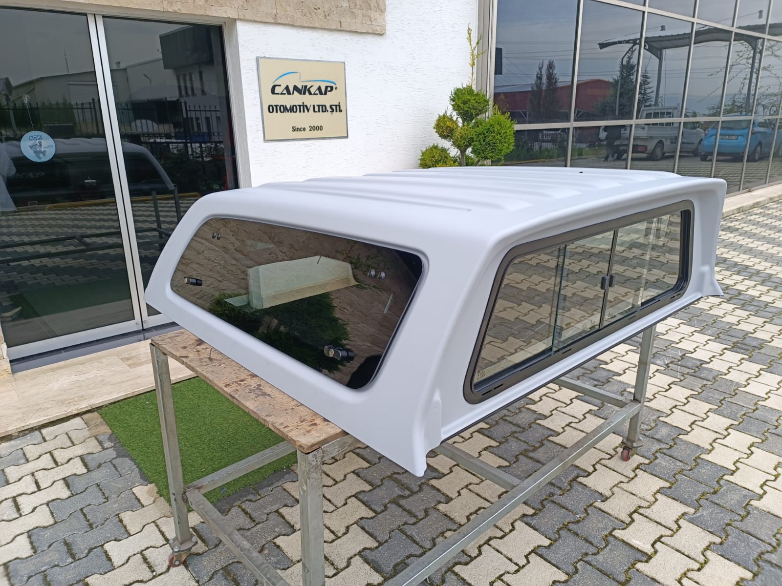 Volkswagen Amarok Camlı Kabin, Aeroklas Yukarı Açılır Yan Camlı